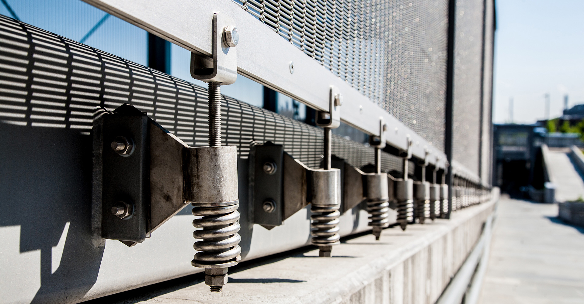 Architectural mesh: mounting solutions | Haver & Boecker